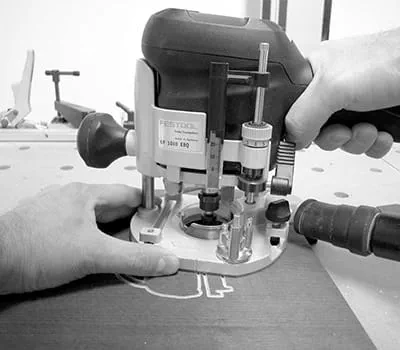 A Wood Router to Rout Pictures & Letters Into Wood - Festool