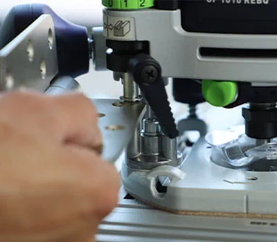 Recessing hinges » Precision routing in edge areas