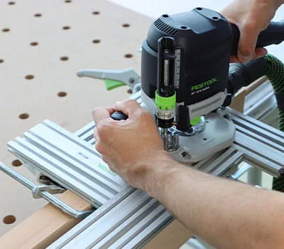 Recessing hinges » Precision routing in edge areas