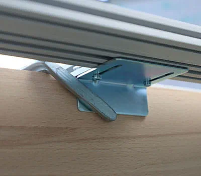 Recessing hinges » Precision routing in edge areas